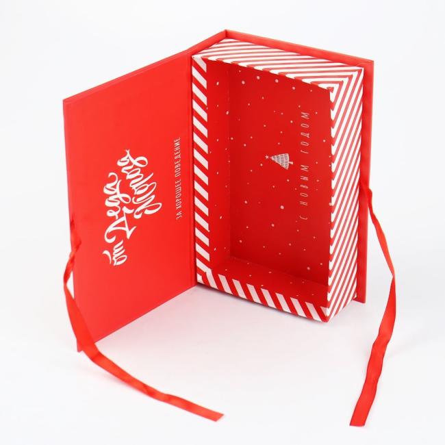 Magnetic Rigid Cmyk Color Printing Cutout Insert Book-Shape Customized Cosmetic Gift Packaging Package Packing Carton Box for Christmas Xmas New Year Decoration