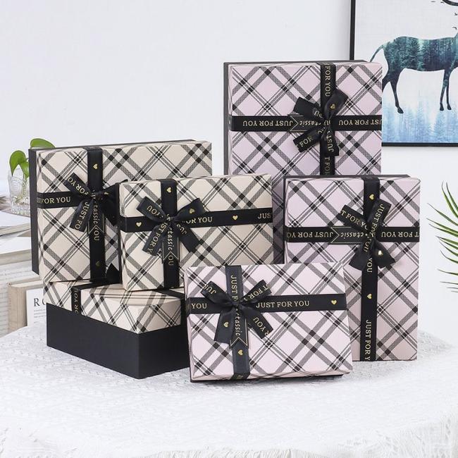 Exquisite Lid and Base Christmas Packaging Paper Gift Box, Custom Logo Printing Cosmetic Beauty Products Carton Box