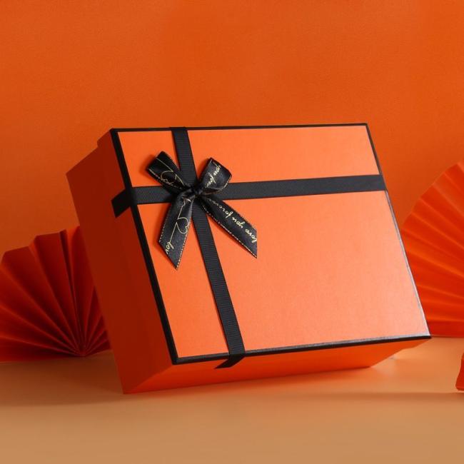 Custom Logo Printed Luxury Cardboard Paper Lid and Base Packaging Carton Gift Box for Hats Toys Boxing Gloves Homewares Cosmetics T-Shirt Perfume Flower