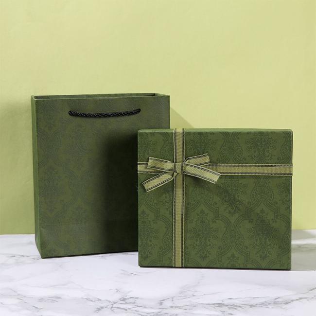 Custom Logo Printed Luxury Cardboard Paper Lid and Base Packaging Carton Gift Box for Hats Toys Boxing Gloves Homewares Cosmetics T-Shirt Perfume Flower
