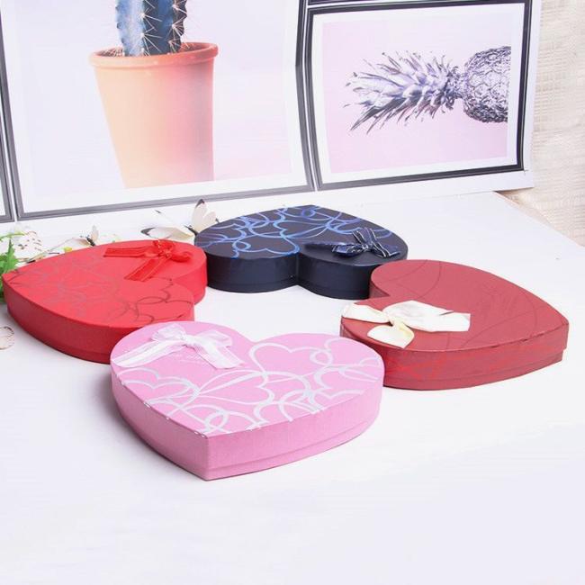 Fashion Luxury High Custom Christmas Seasonal Red Color Heart Shaped Lid and Base Paper Packaging Chocolate Box