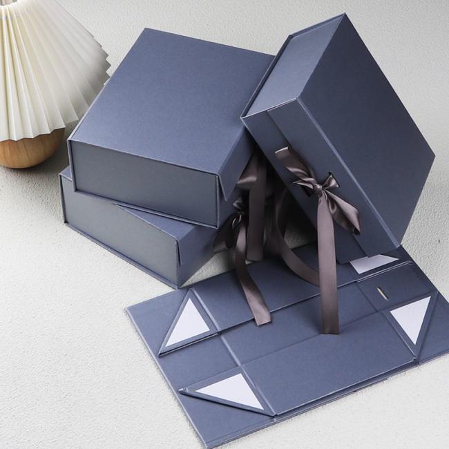 Custom Flat Cardboard Clothes Magnetic Folding Packaging Gift Box
