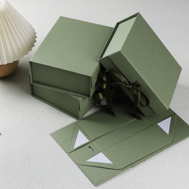 Custom Flat Cardboard Clothes Magnetic Folding Packaging Gift Box