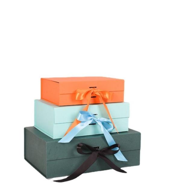 Custom Flat Cardboard Clothes Magnetic Folding Packaging Gift Box