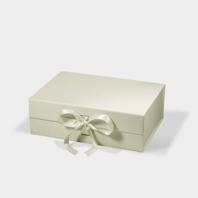Custom Luxury Paper Magnet Foldable Folding Magnetic Gift Box Garment Apparel Clothing Shoes Packaging Box with Ribbon