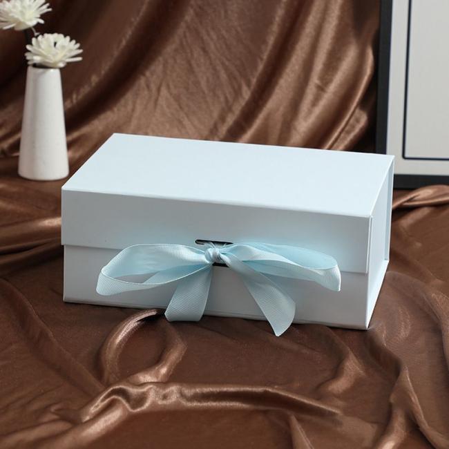 China Wholesale Custom Logo Printing Ribbon Handle Jewelry Cuttery Flatware Gift Packaging Fashion Cardboard Paper Carton Magnetic Foldable Box Paper-Gift-Box