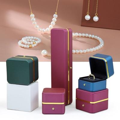 China Custom Logo Paper Jewelry Boxes Rigid Cardboard Luxury Jewelry Paper Gift Box for sale