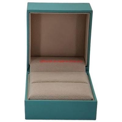 China Clamshell Design Elegant Green Color Rigid Cardboard Proposal Ring Gift Box in CDR/EPS/JPG/TIF Format for sale