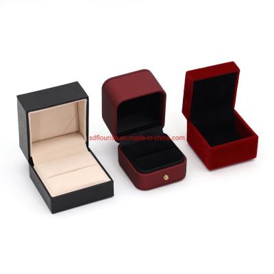 Cina Portable rigido cartone anello di nozze scatola regalo con bordo d'oro e conchiglia in vendita