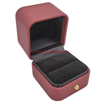 Cina Portable rigido cartone anello di nozze scatola regalo con bordo d'oro e conchiglia in vendita