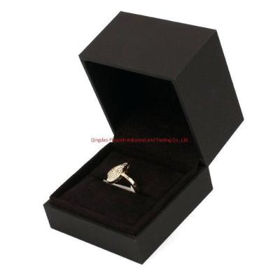 Cina Portable rigido cartone anello di nozze scatola regalo con bordo d'oro e conchiglia in vendita