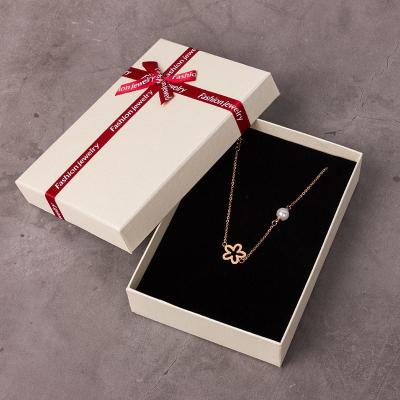 Cina Confezione carta cartonata su misura Scatola gioielleria regalo con inserto di schiuma e carta di materiale riciclato al 100% in vendita