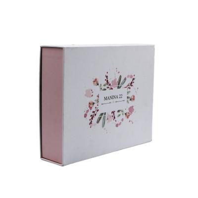 Cina Scatola regalo in cartone bianco a chiusura magnetica personalizzata per il giorno della mamma San Valentino in vendita
