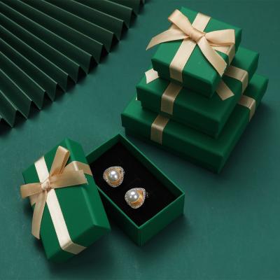 Cina Cartoni di carta stampati a caldo, gioielli, scatole, cappuccio di cravatta, cartone di base, cartone da imballaggio, scatola regalo in vendita