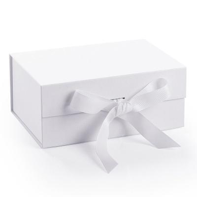 China Embalagem de caixa de presente dobrável de fechamento magnético personalizado com impressão em folha de ouro UV à venda