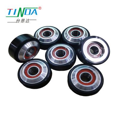 China Customized Aluminum Core Rubber Roller Wheel with Polyurethane Surface for sale