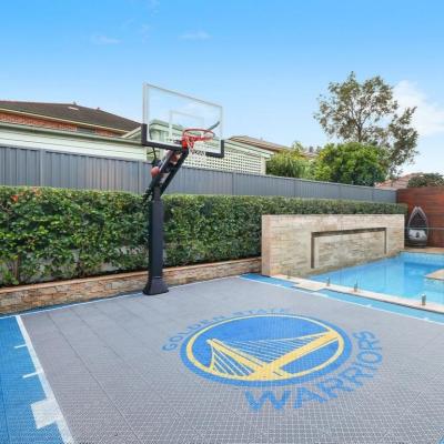 China Interlocking Basketball Court Tiles 340x340mm Polypropylene Sports Flooring for sale