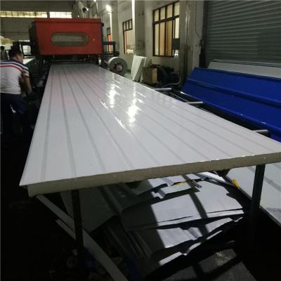China 1050-50-0.4mm wide red steel up and 0.35mm greywhite down eps sandwich roof panel for sale