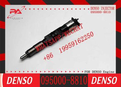 Cina Nuovo iniettore di carburante 095000-6880/1 095000-8810 RE532216 RE533454 RE546780 SE501934 per il trattore 4045T S350 6068T 4.5L 6.8 in vendita