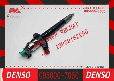 Cina Iniettore Diesel Originale 095000-7060 Iniettore Common Rail 095000-581# 6C1Q-9K546-BC in vendita