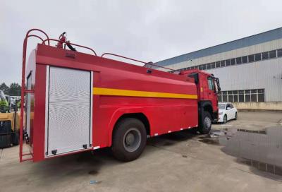 Cina Camion di spruzzatura 10000L dell'acqua ad alta pressione di estinzione di incendio di Sinotruk HOWO in vendita