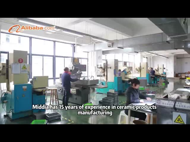 Inspektion der Produktion von Keramikmesser