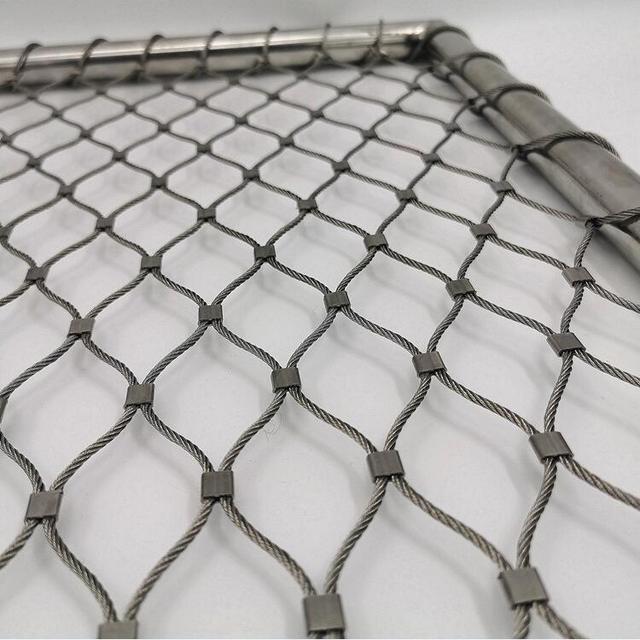 Modern Wire Stair Balustrade in 25*25mm-300*300mm Hole Size and 1m*10m Panel Size