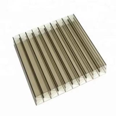 China Folhas de policarbonato universal de parede dupla 6m comprimento 1mm-18mm espessura clara para estufas telhado divisórias de escritório à venda