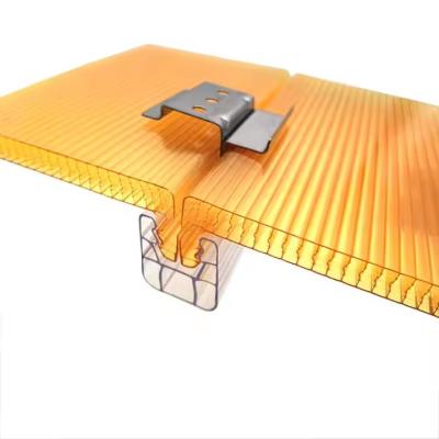 China Aangepaste lengte en 500-1050 mm breedte Danpalon UV-blokkerende multicell polycarbonaat U-Lock dakplaten voor dakbedekking Te koop