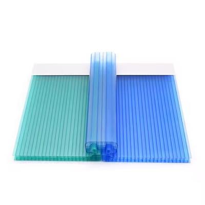 China Aangepaste lengte en 500-1050 mm breedte Danpalon UV-blokkerende multicell polycarbonaat U-Lock dakplaten voor dakbedekking Te koop