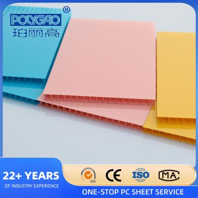 China 2-schichtige Polycarbonat-Hohlplatte mit mehr als 5 Jahren Garantie und 100% Virgin-Polycarbonat für Deckenplatten zu verkaufen