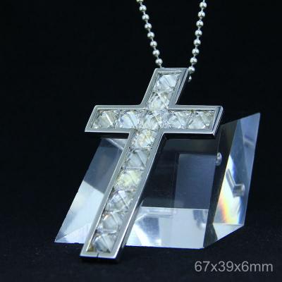 China Cruz cristalina de moda del embutido de las piedras de la CZ del acero inoxidable más el colgante LDC117 del collar del símbolo en venta