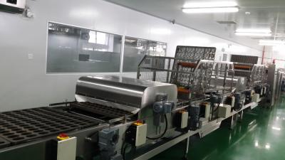 Chine Mouvement continu 380V Tray Cleaning Machine de capteurs multiples à vendre