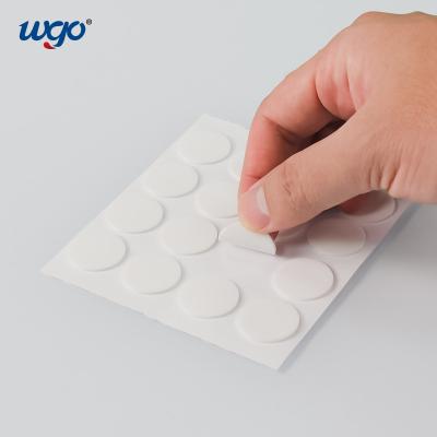 China ROHS Washable Removable Glue Dot Roll Suction Gel No Residue 22mm Diameter for sale