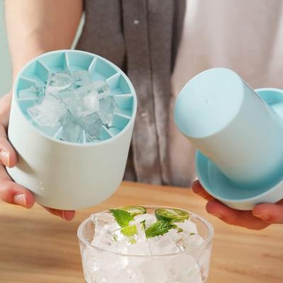 Cina Cylinder Silicone Ice Cube Mold Decompress Ice Lattice Press Type Mini Ice Maker Cup in vendita