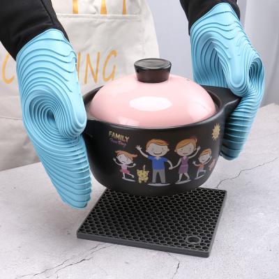 China Silicone Oven Mitts Pair BBQ Gloves Heat Resistant Silicone Grilling Gloves Silicone Kitchen Utensil Baking Gloves for sale
