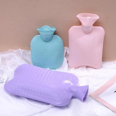 Cina Bottiglia di acqua calda di gomma morbida con coperchio, sacchetto dell' acqua calda 3 litri per alleviare il dolore. in vendita