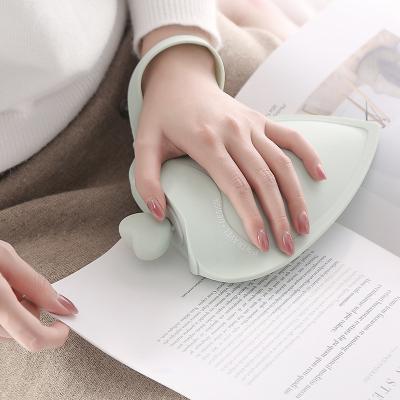 Cina Love Small Silicone Acqua Calda Bottiglia Sacchetto Con Copertina In Maglia Per Alleviare Il Dolore Taia Ritorno collo Crampi mestruali in vendita