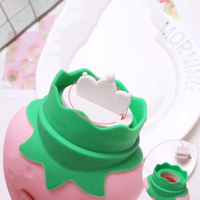 Cina 1 litro di sacchetto di acqua calda di silicone morbido per l'inverno Terapia del freddo compressione calda sollievo dal dolore Cramponi Artrite della schiena in vendita