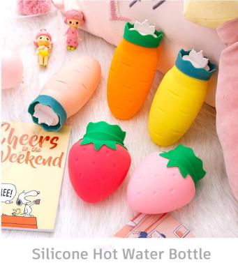 Cina 1 litro di sacchetto di acqua calda di silicone morbido per l'inverno Terapia del freddo compressione calda sollievo dal dolore Cramponi Artrite della schiena in vendita