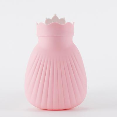 Cina Bottiglia di acqua calda in silicone senza BPA 2L per alleviare il dolore articolare in vendita