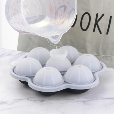 China Fabricante de bolas de gelo, TINANA Reutilizável 2,5 polegadas de cubos de gelo bandejas, fácil liberação silicone rodada esfera de gelo bandeja com tampas e funil para uísque, cocktails e Bourbon preto à venda