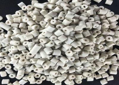 中国 タワーのパッキング プラスチック任意パッキングRaschigリング94%無効率 販売のため