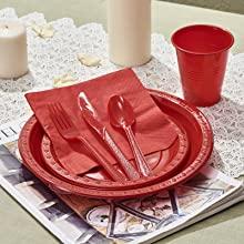 Sistema disponible de las fuentes del partido del servicio de mesa del sistema de la placa de la taza de la servilleta de los cubiertos de la cuchara del cuchillo plástico rojo de la bifurcación
