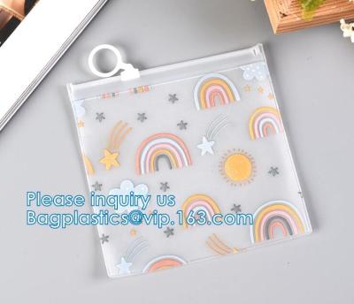 Cina TSA ha approvato il sacchetto di trucco della borsa dell'articolo da toeletta di viaggio della mosca, borsa pratica di carry on di Quarto-dimensione chiara piccola con la chiusura lampo in vendita