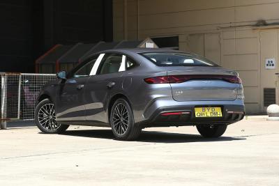 Cina 2024 BYD Qin L DM-i 80KM Hybrid Sedan Modello leader 2000km+ Long Range PHEV Veicolo a nuova energia in vendita