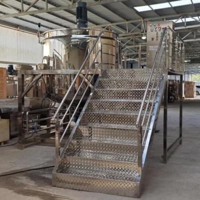 China Liquid Soap Making Machine / Shampoo With Complex Scraping Board Blending Oar And Sanitation Grade Mirror Polishing Surface for sale