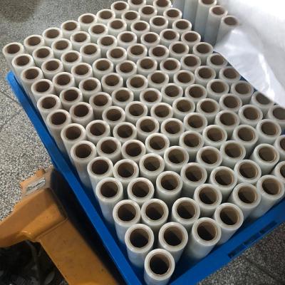 Cina 1.5 Inch Tube 24inch * 100ft Temporary Self Adhesive Carpet Protection Film Film di protezione per tappeti per scale in vendita