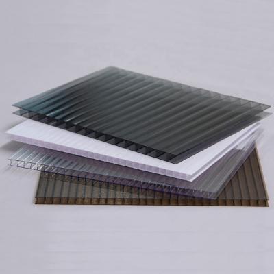 Cina PSA adesivo trasparente PE pellicola protettiva di foglio di plastica per foglio di policarbonato PC in vendita