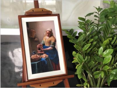 China 32 Inch Wifi Digital Photo Frame Anti Glare 1080p Digital Picture Frame for sale